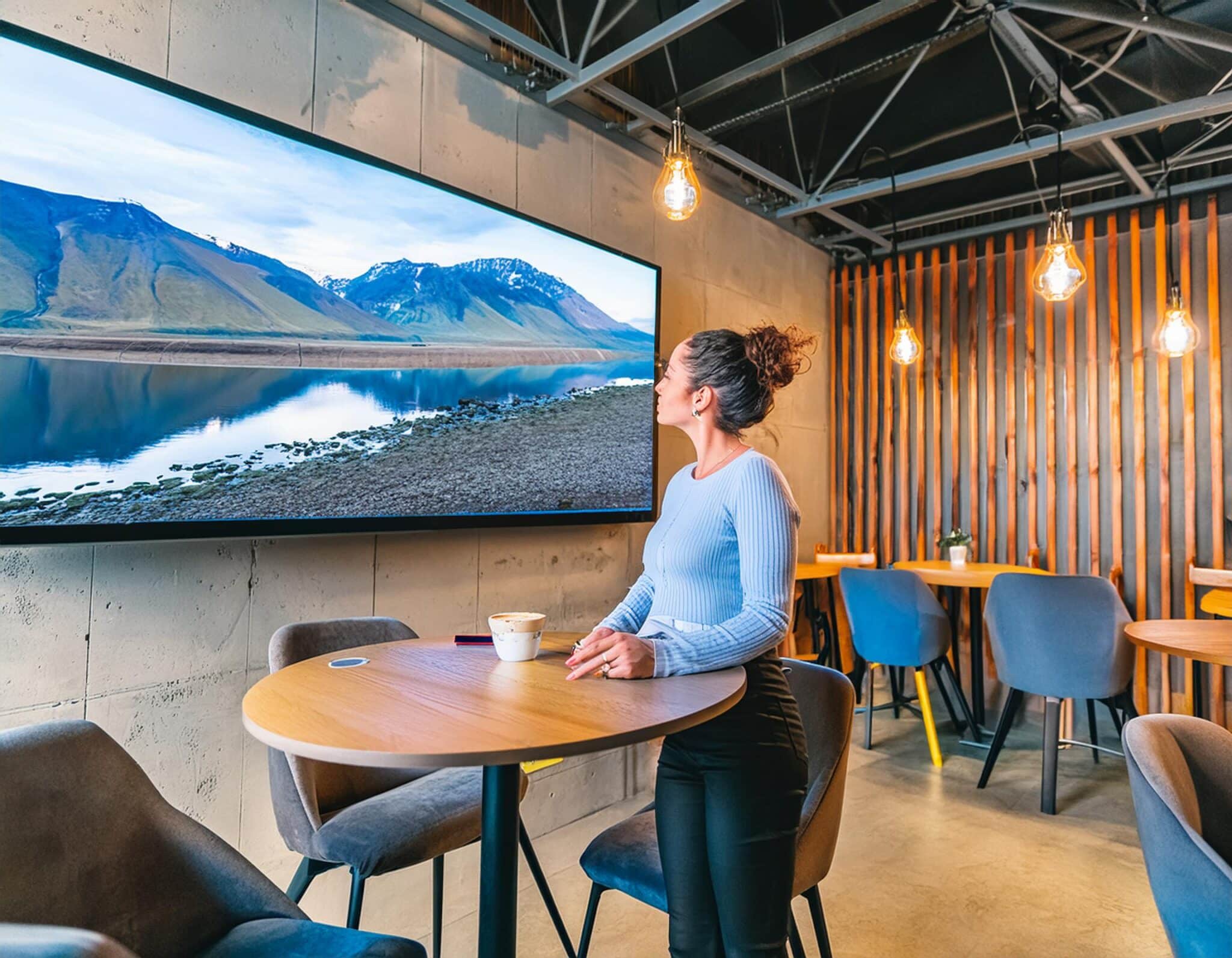 Immersive Experiences: Tech Integrations in Hospitality | Hutchi