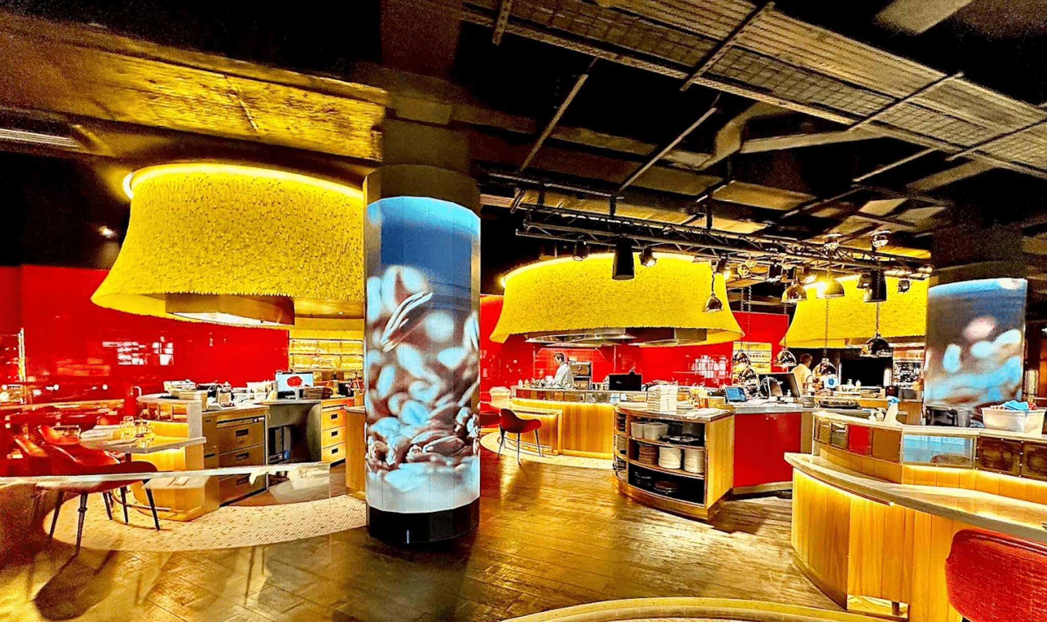 Immersive Experiences: Tech Integrations in Hospitality | Hutchi
